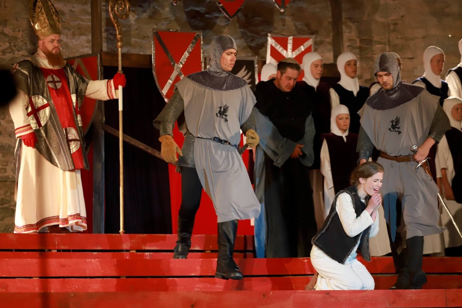 Haapsalu legendaarne Valge Daam laval ja lava taga - Visit Haapsalu